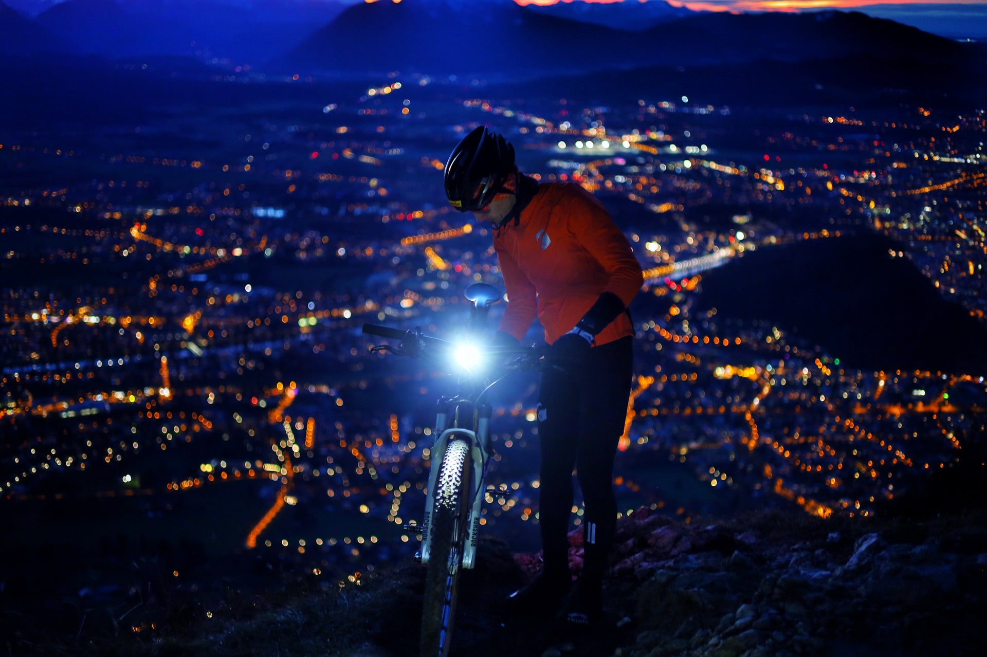 How To Choose The Best Lights For Cycling – Moonlight